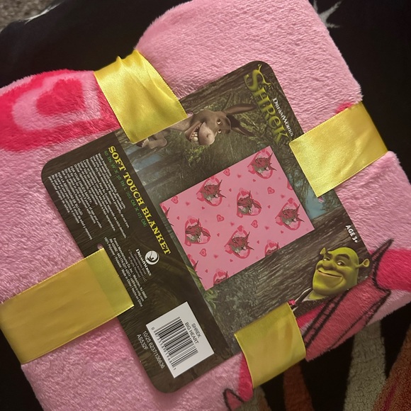 Dreamworks | Bedding | Dreamworks Pink And Yellow Shrek Soft Touch ...